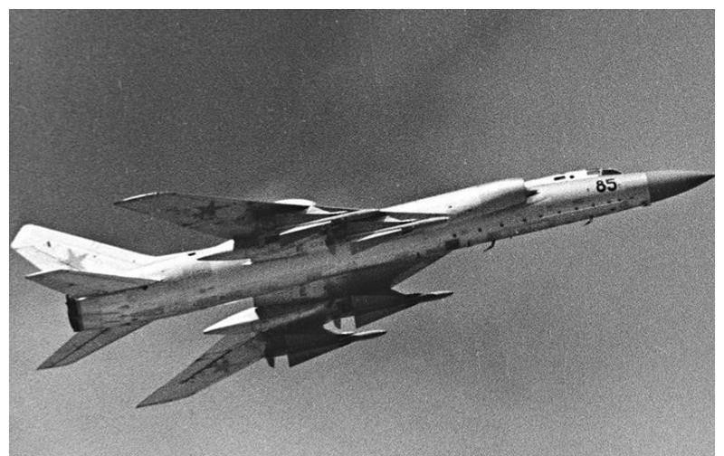 The largest fighter ever built, the Soviet Tu-128 heavy interceptor ...