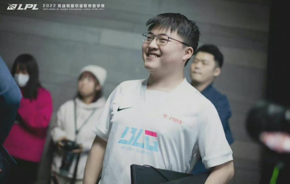 會給Theshy換房間，WBG事件迎來大結局，BLG和UZI的問題卻更棘手 - 頭條匯