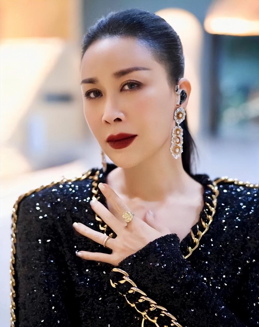 Twenty years later, looking at the respective situations of Na Ying and ...