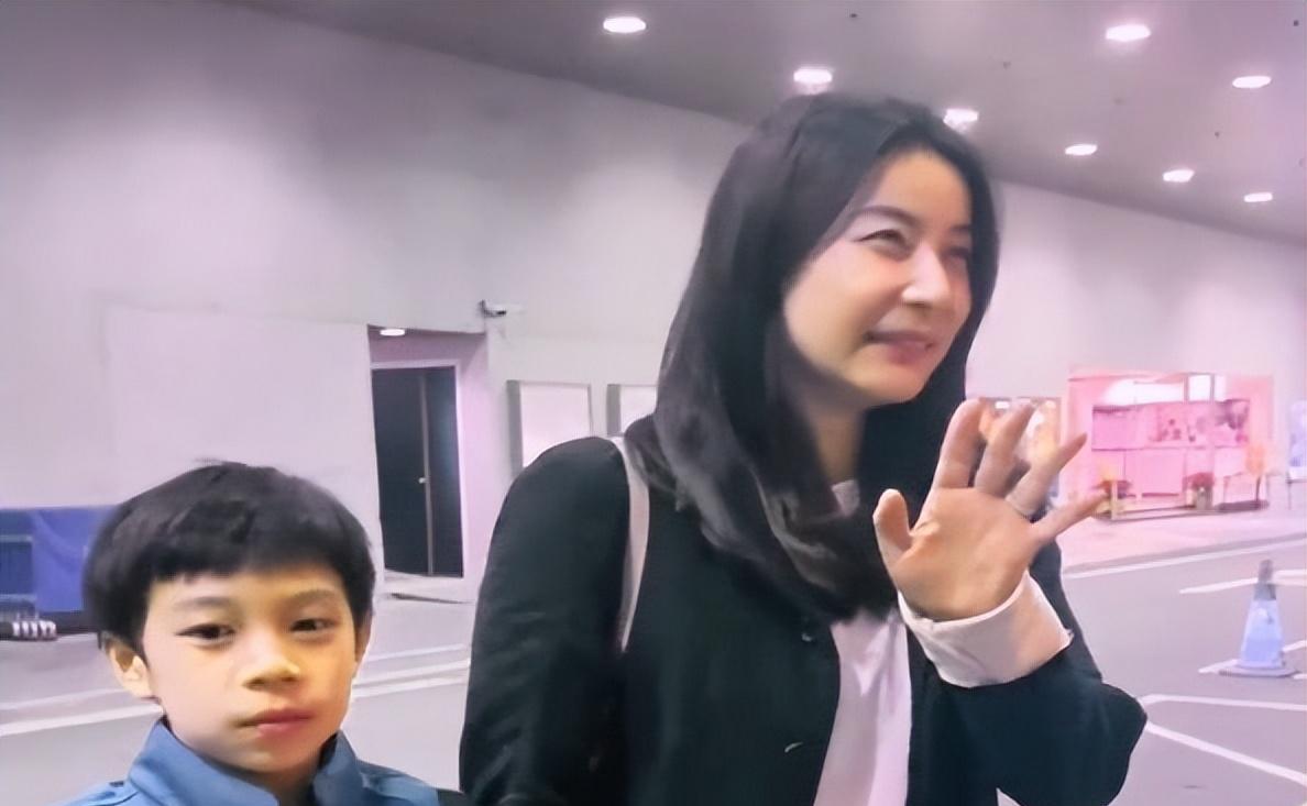 Guo Jingjing and Huo Qigang took their eldest son to play a drama for ...