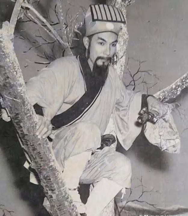 This is the first film image of Huang Rong on the screen. When the film ...