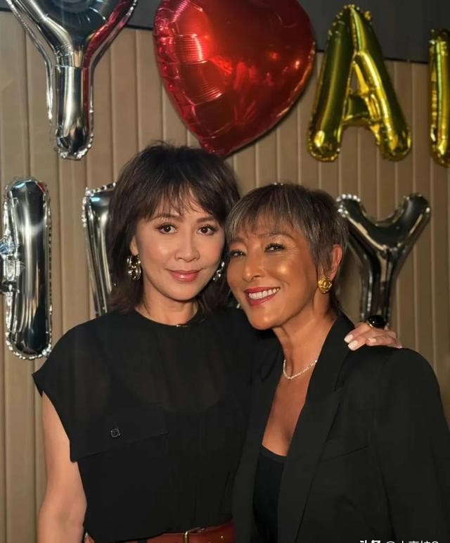 Hong Kong socialite birthday party, the pampered Dou Jingtong shows her ...