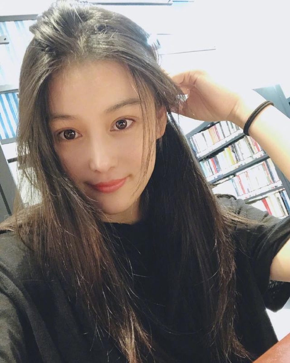 Zhang Xinyu: The sweet love secret of the fashion goddess - iMedia