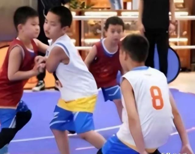 He became famous on the Spring Festival Gala at the age of 5, and ...