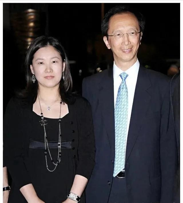 "Fu Mingxia's 22-year marriage to a wealthy family seems to have ended ...