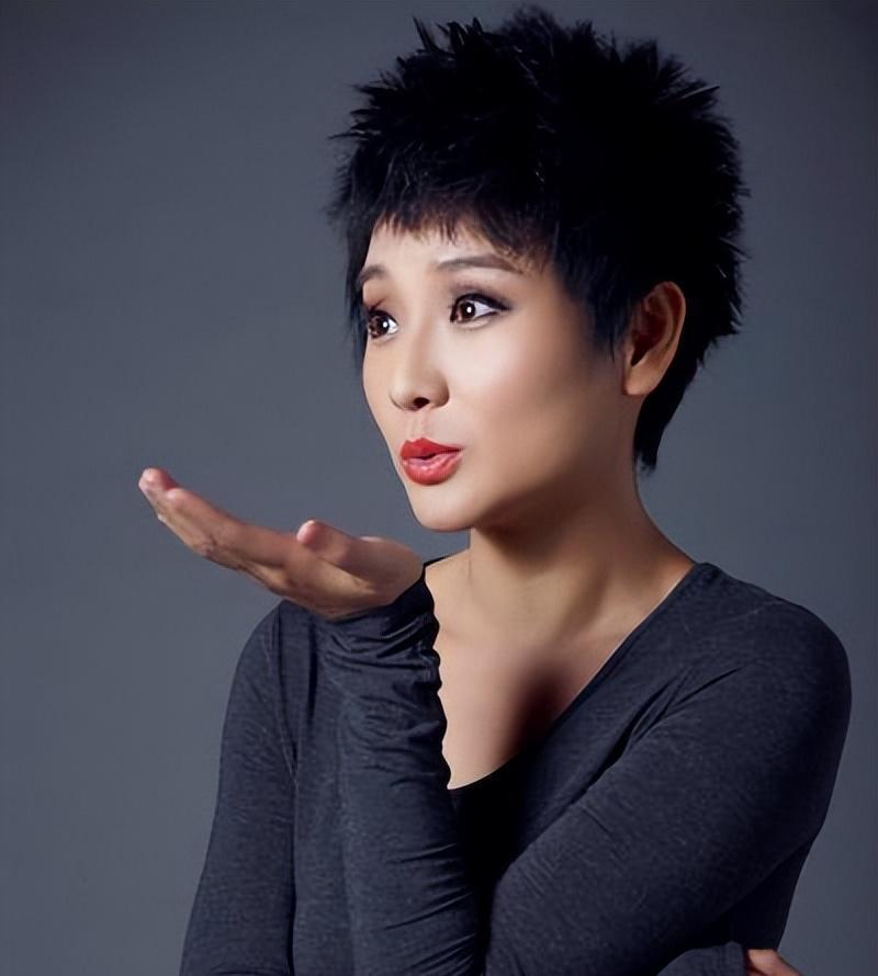 Kong Lin was in love with Wang Quanan and Geng Le, but she remained ...