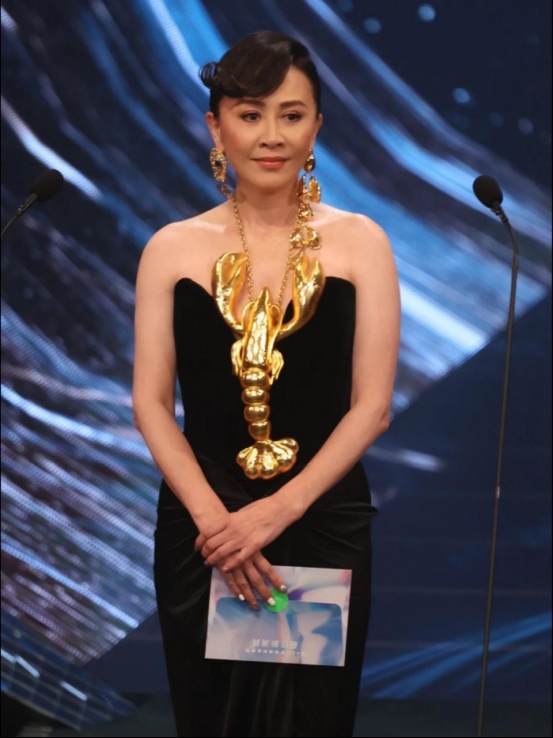 On this night in Hong Kong, Carina Lau was stiff, Yang Ying was ...
