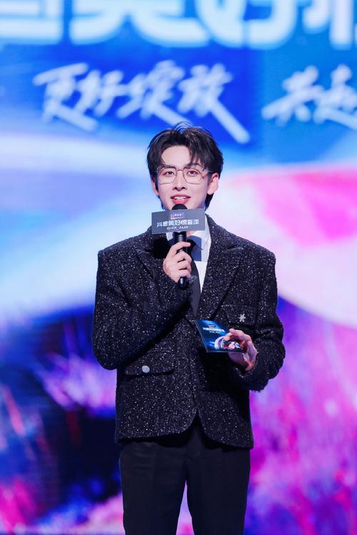 Born into a military family and known as "He Jiong's successor", how ...