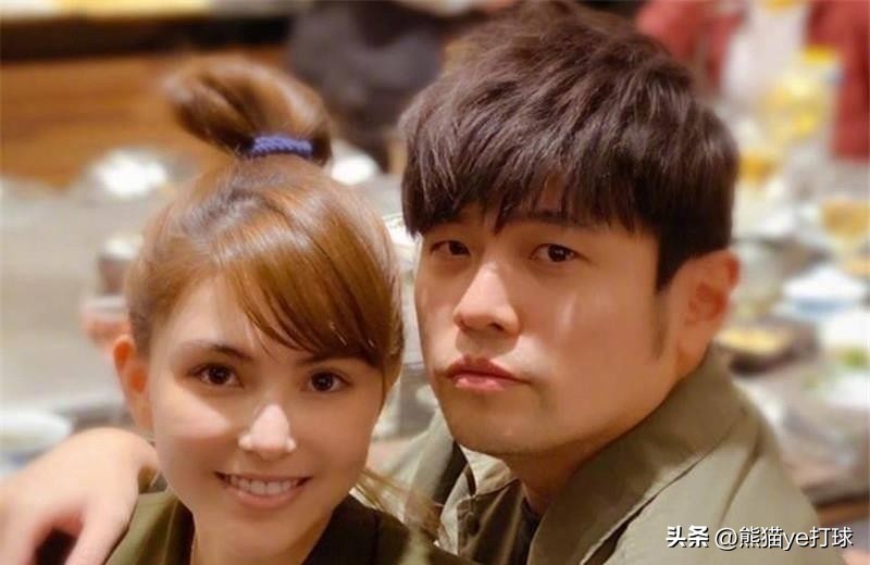 Show affection! Jay Chou posted a photo with his wife Quin Ling ...
