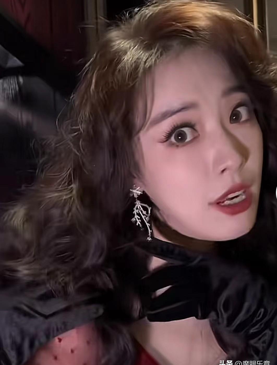 "Flowers" effect: Huang Haoyi wears "Playboy", Si Wenjia imitates the ...