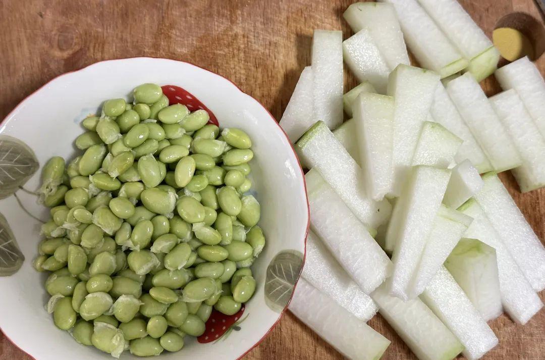 Winter melon is a must-eat during the dog days of summer. It is easy to ...