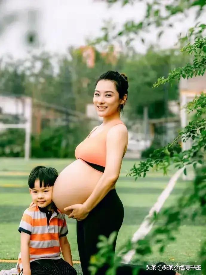 41-year-old Liu Xuan's pregnant photos, challenging difficult yoga moves, this is so awesome ...