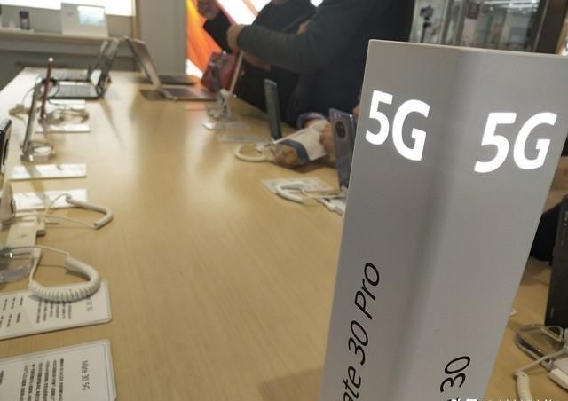 Chinese people are furious, saying Huawei's foldable phone is being ...