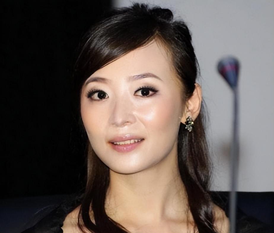 Actor Qu Zhazha married the down-and-out Huang Haibo and worked hard to ...