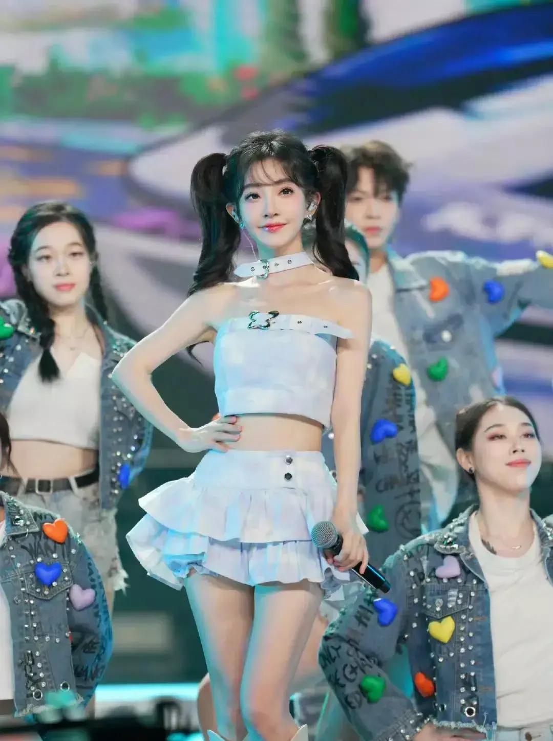 Feng Timo puts on a bikini, stunning waistcoat line! Netizen: This is ...