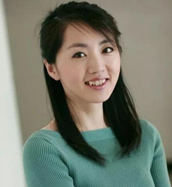 CCTV's "Miss Weather" Yang Dan has been working hard for her career for ...