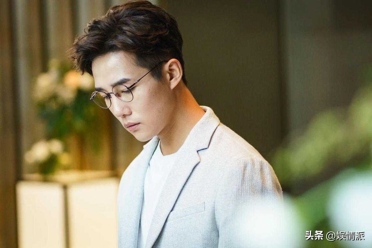 His aura overshadows Bai Yu, and his acting skills are not inferior to ...