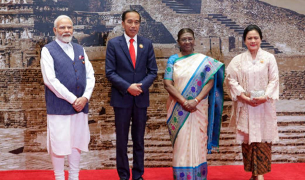The Indonesian lady attended the welcome dinner, looked stunning in a ...