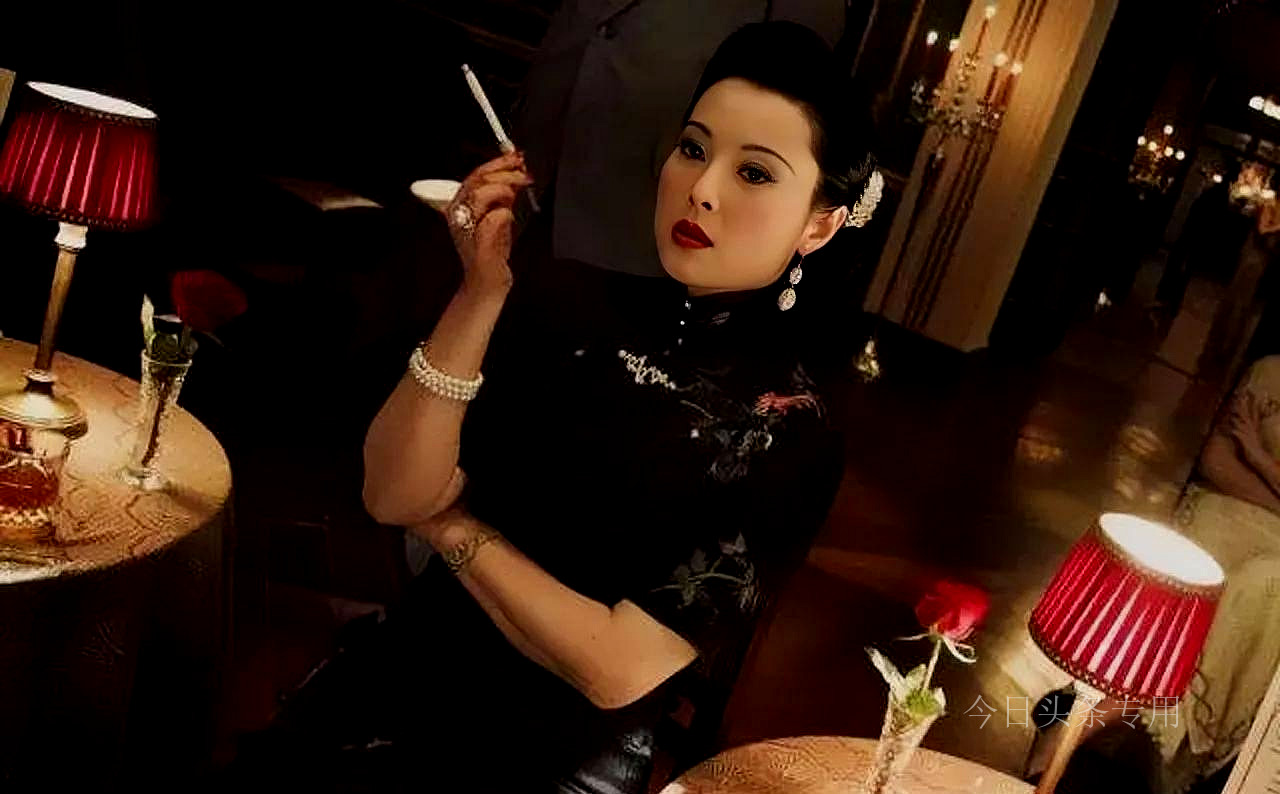 The style of the Republic of China: Guan Xiaotong looked sexy, and Yang Mi suffered a secret ...