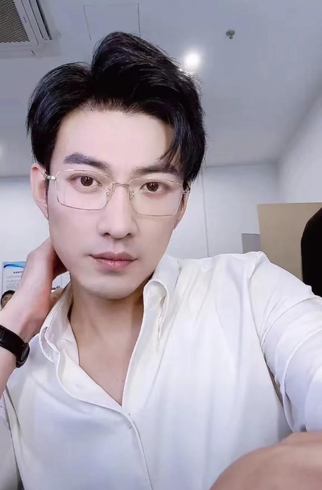 Yu Long & Yang Miemie: real lovers in short dramas, a typical "uncle and loli", full of CP ...