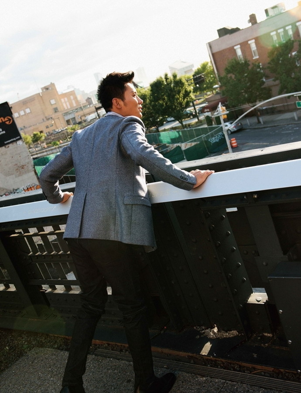 Li Chen and his daughter performed an intimate street show, and their ...