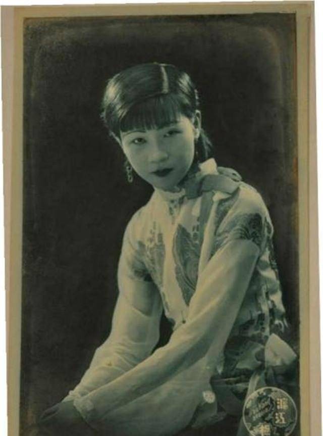 Ruan Lingyu wrote two letters before her death, one to Zhang Damin and one to Tang Jishan, and ...