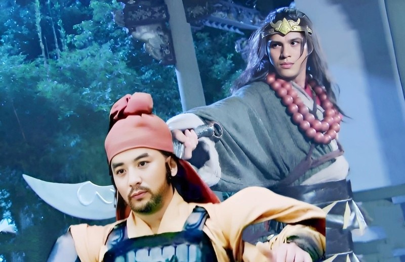 Being under the command of Li Ying and Zhu Tong in battle and sitting below Li Ying and Zhu Tong ...