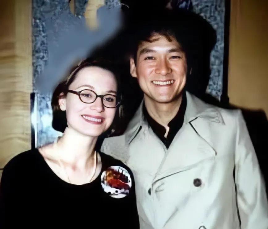 Recent photos of 63-year-old Stephen Chow's wife leaked out. She is the ...