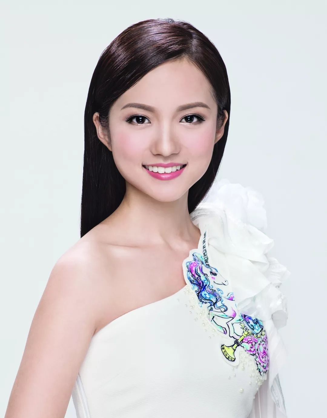 Miss Hong Kong Li Zhiqing became famous overnight because of her ...