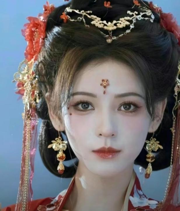 張予曦COS楊玉環，光jio玉足細腿比命長！網友卻怒噴：這太不貼了 - 頭條匯