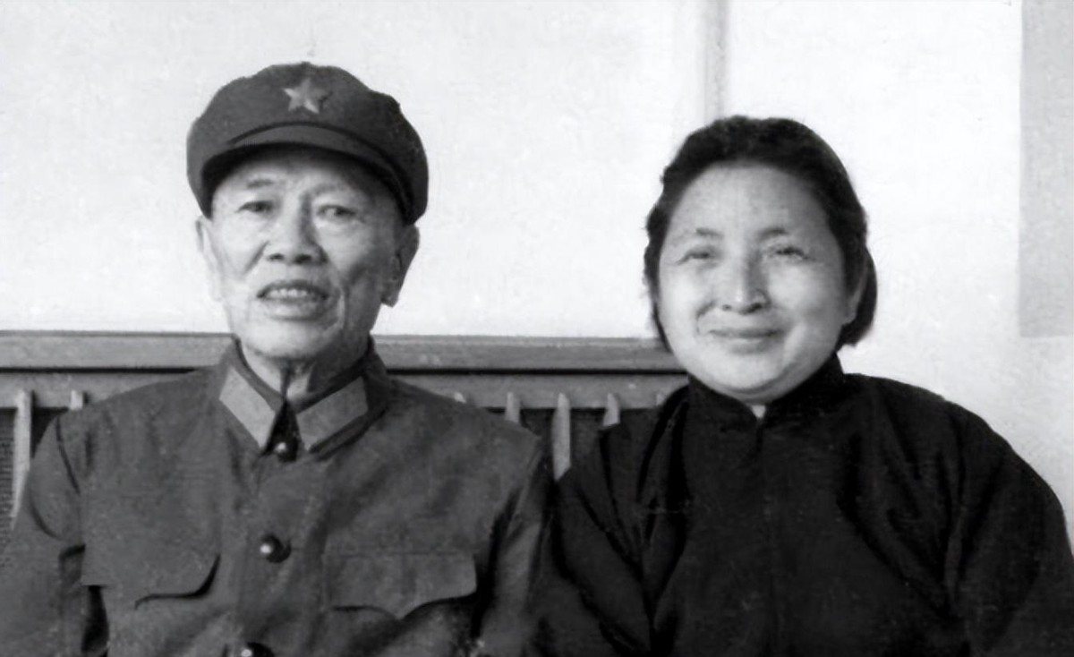 In 1960, Deng Hua and his family were visiting Chengdu when they came ...