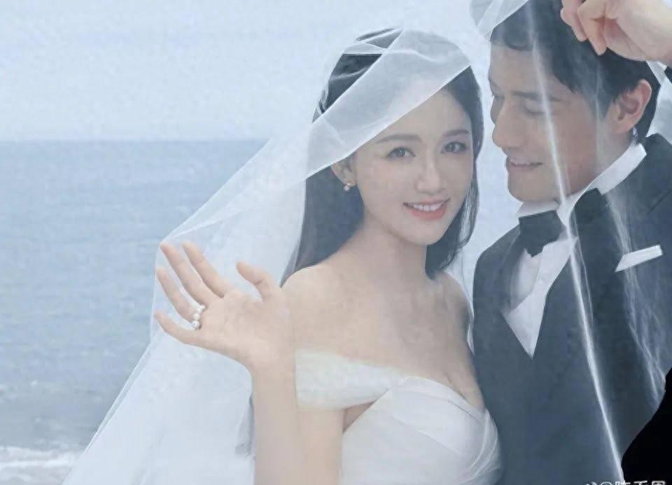 Chen Qiaoen posted 18 wedding photos: This time she finally wore her own wedding dress - iMedia