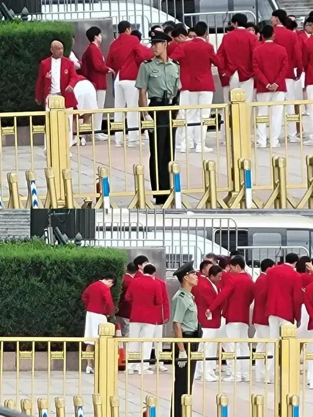 Sasha is confused about matching cheongsam with small high heels. Datou ...