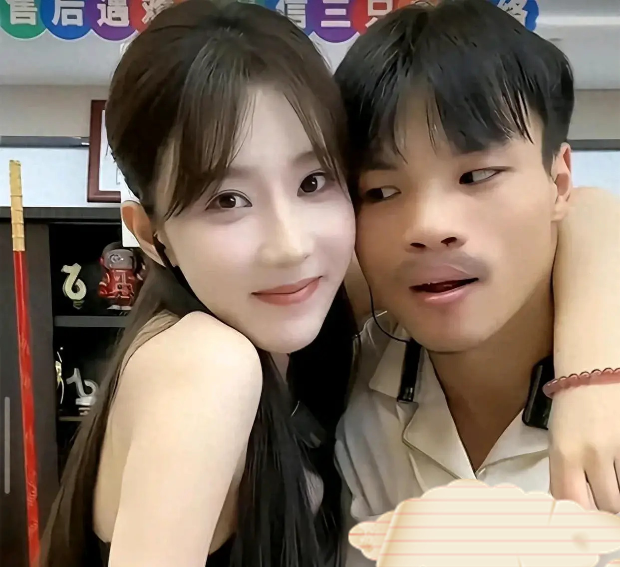It turns out that Zui Ge is already married, no wonder he can't marry ...