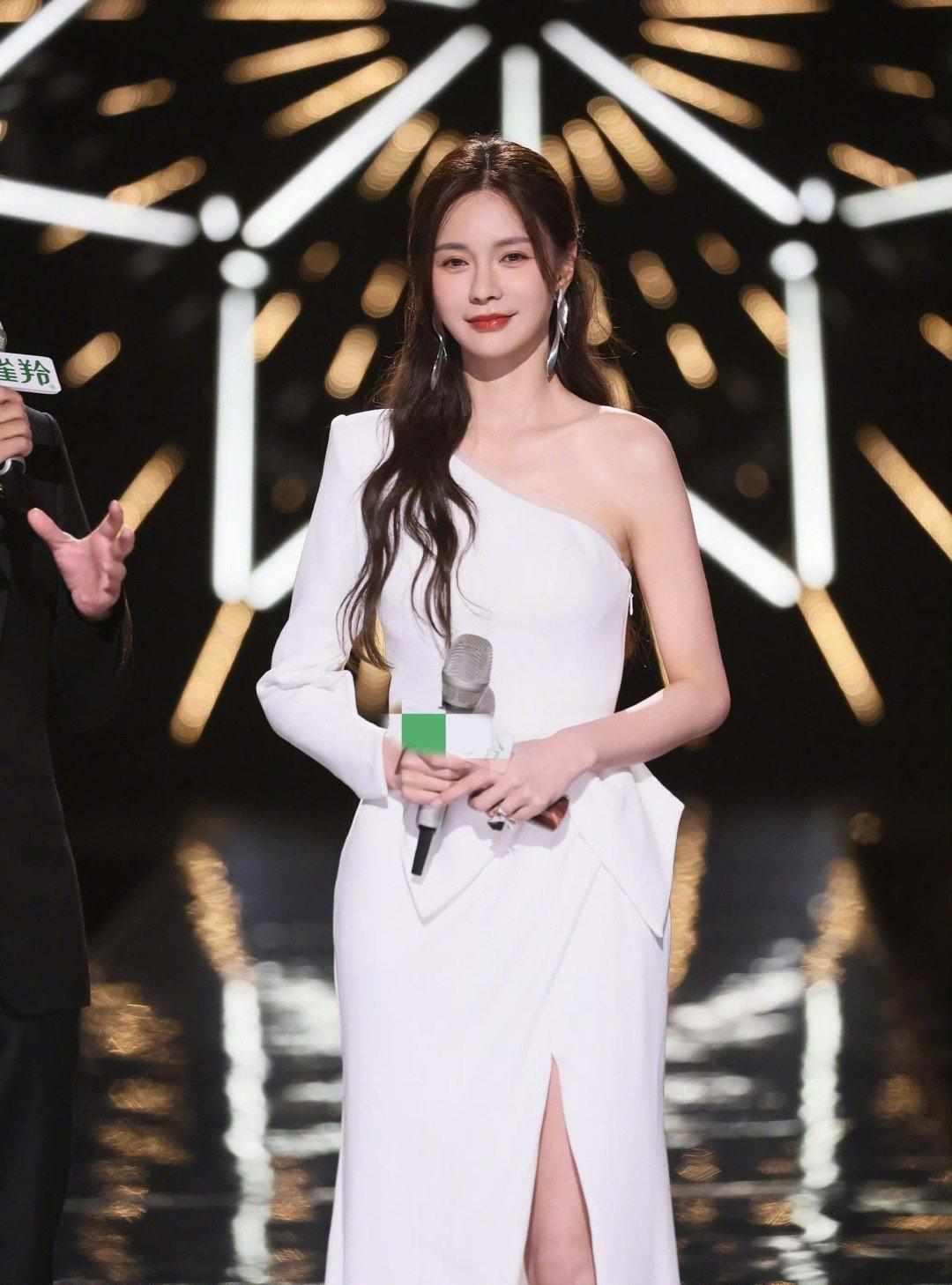 With 71 family members gathered around to praise Shen Mengchen, who ...