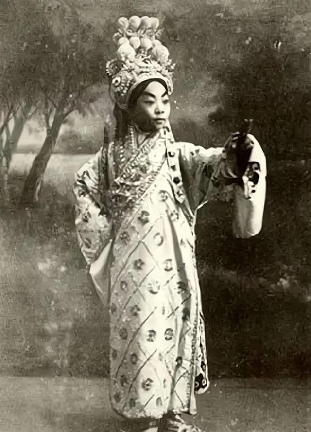 Meng Xiaodong left Mei Lanfang and married Du Yuesheng. After Du Yuesheng passed away, what ...