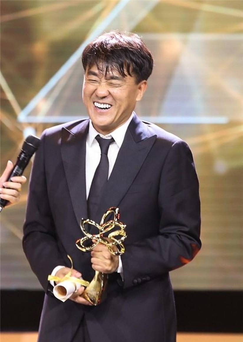 He Bing: Legendary acting, no hype, family first! - iMedia