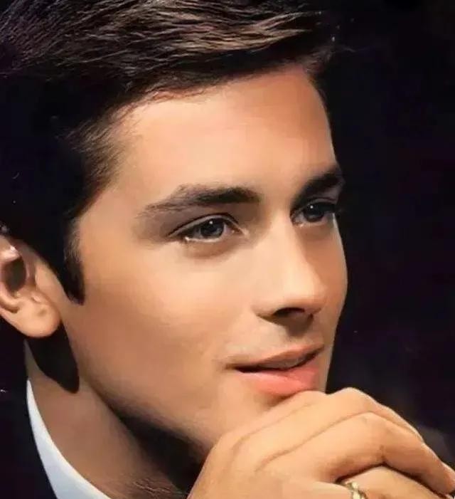 How handsome is Alain Delon, the "French Sun God"? 23 photos show you ...