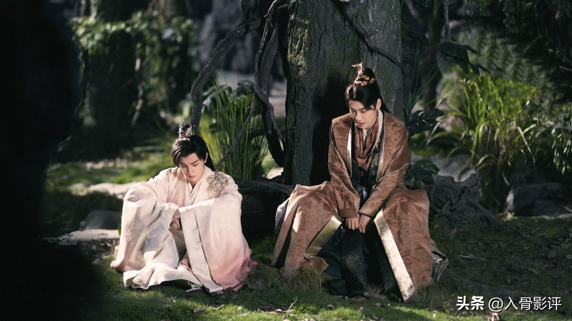 "Four Seas Restored to Light": The aloof emperor, the humorous young ...