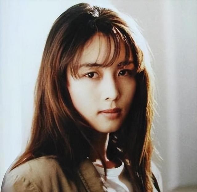 She is the "cleanest" female singer. One song has been popular for 28 ...