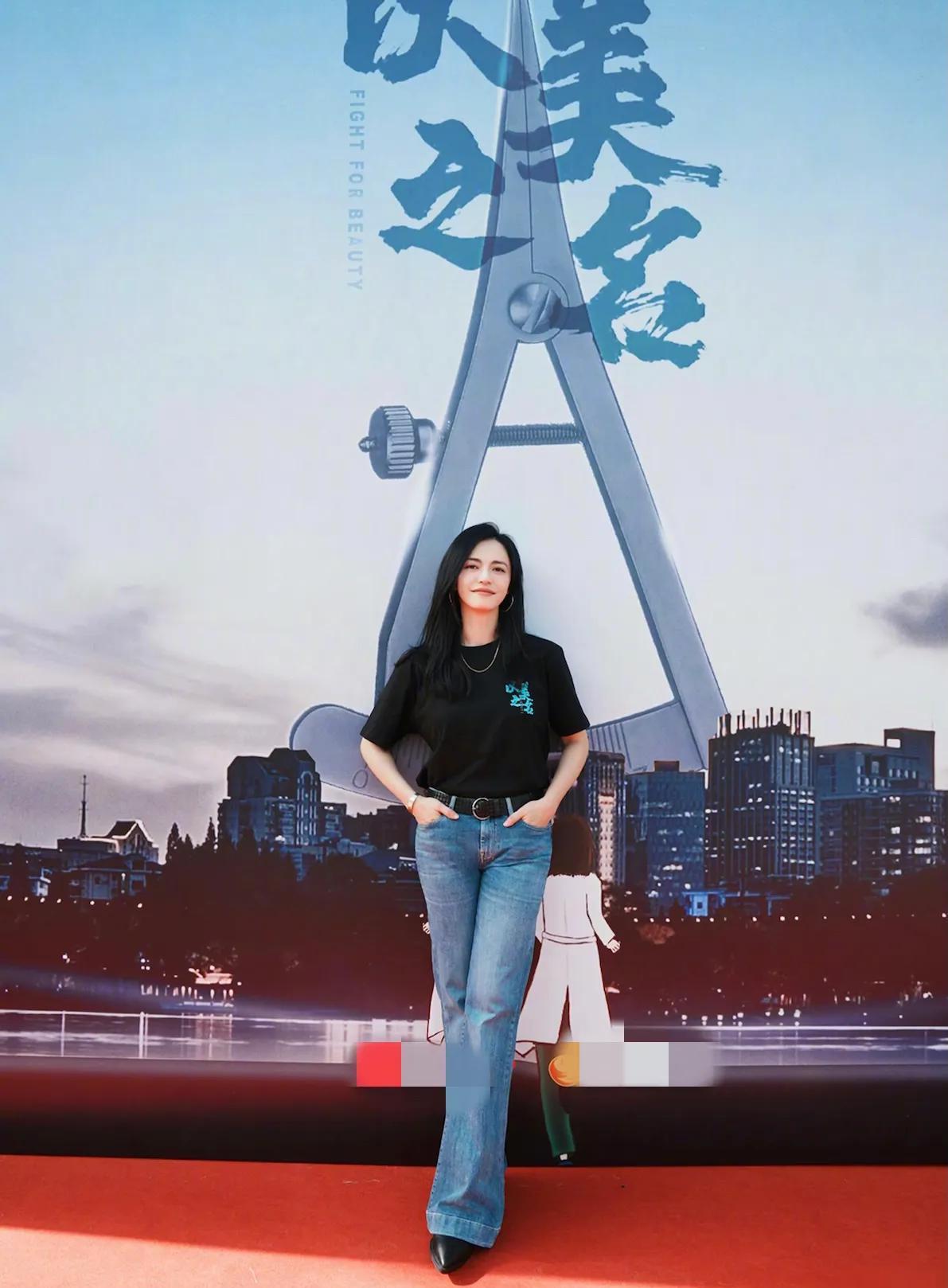 Jia Jingwen, who is 160cm tall, and Yao Chen, who is 169cm tall, are in ...