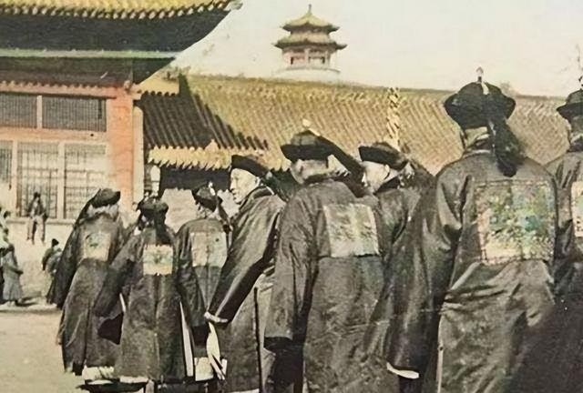 What kind of treatment did the Qing Dynasty officials who were "first ...