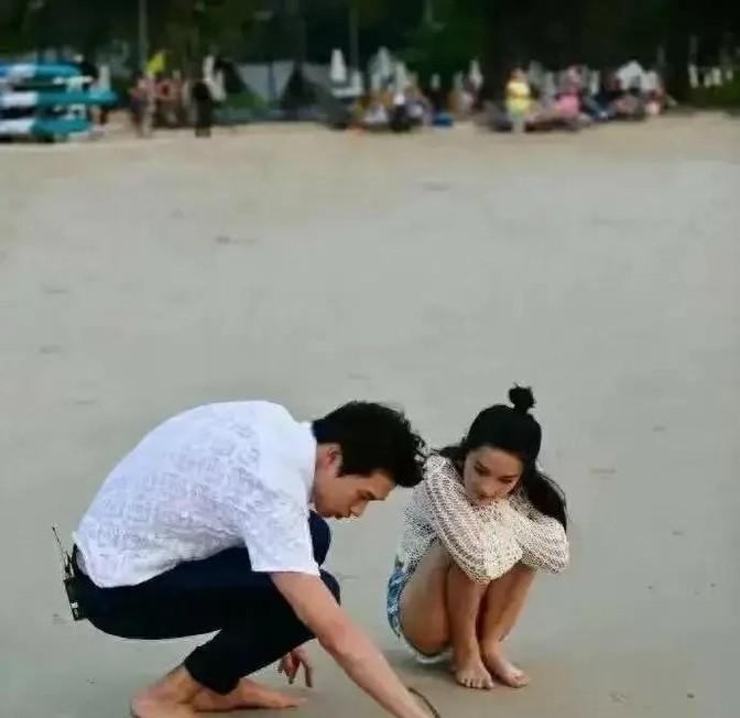 Li Qin's beach photos exposed! Fans are furious, who will protect the ...