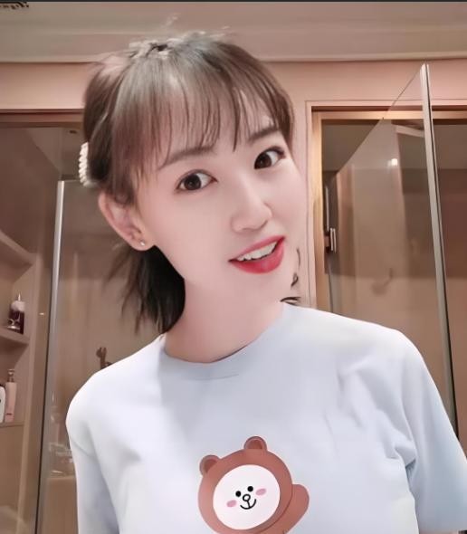 Ma Rong has been living abroad for 7 years. She spends a lot of time ...