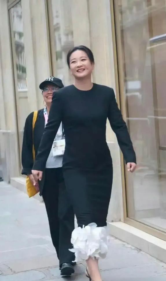 Jia Ling and Eileen Gu in the same frame: 42-year-old Jia Ling's "waist ...