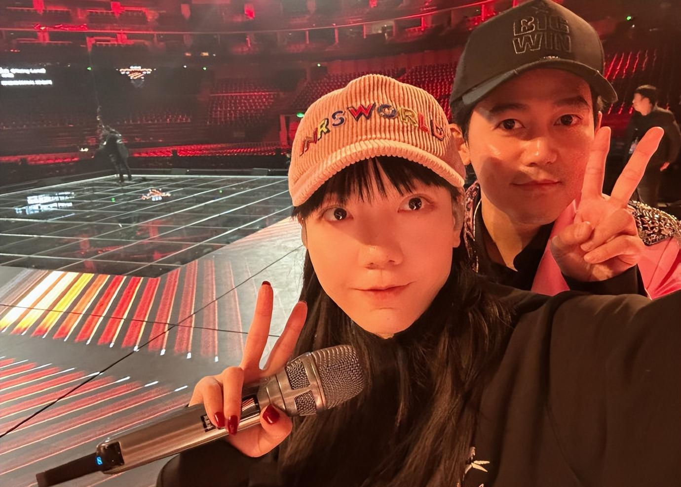 After breaking up with Chen Chusheng's 0713 boy band, Su Xing met Hu Ge ...