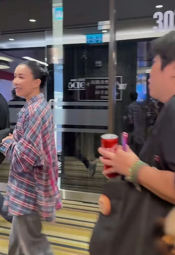 57-year-old Na Ying appears without makeup? Amazing reversal! Why are ...