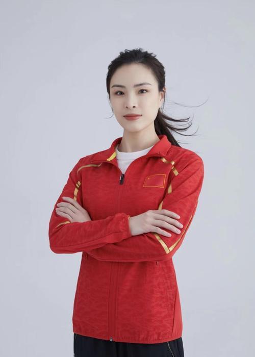 She became the boss of Huayi at the age of 23. She married Edison Chen ...