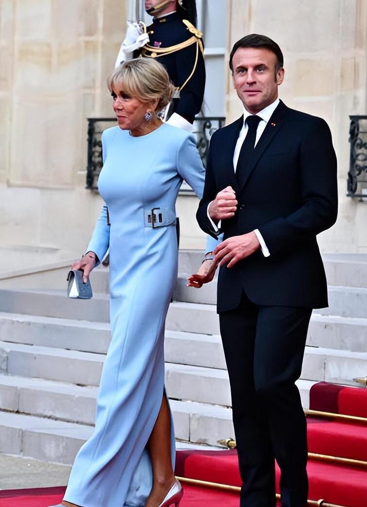 How beautiful is the First Lady of France? Attended with Macron on his ...