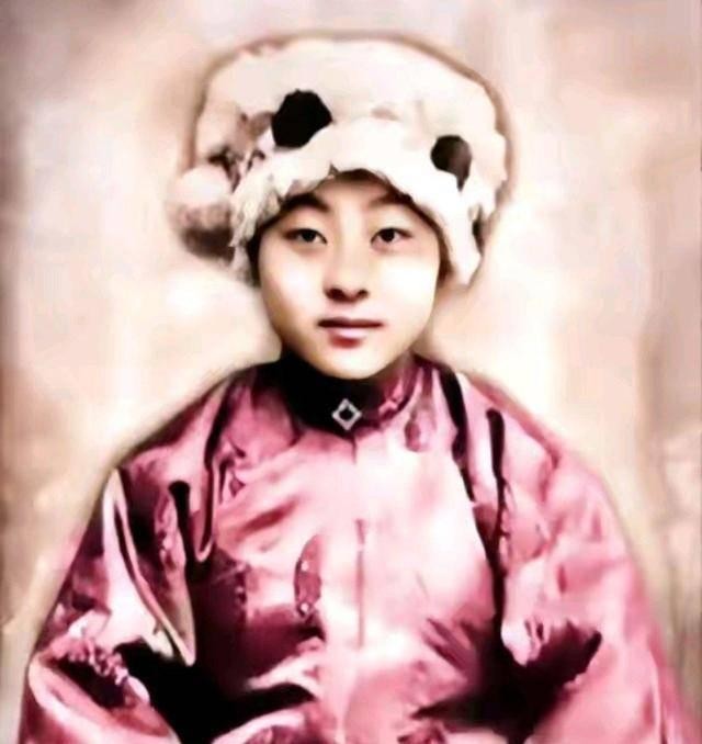 The beautiful female bandit leader Zhang Suzhen was only 24 years old ...